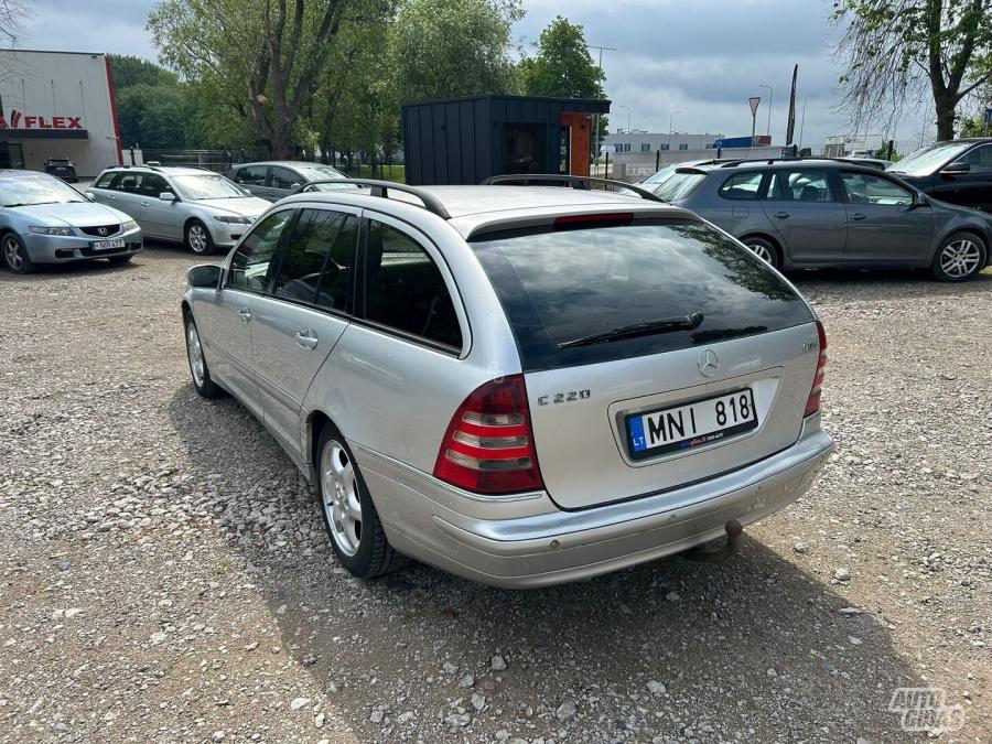 Grey Mercedes-Benz c-220 2004 in Klaipeda, with an engine capacity of 2.20 L and mileage of 354 thousand km for 1650 €, photo 3 on AUTOMOTO.COM.LV