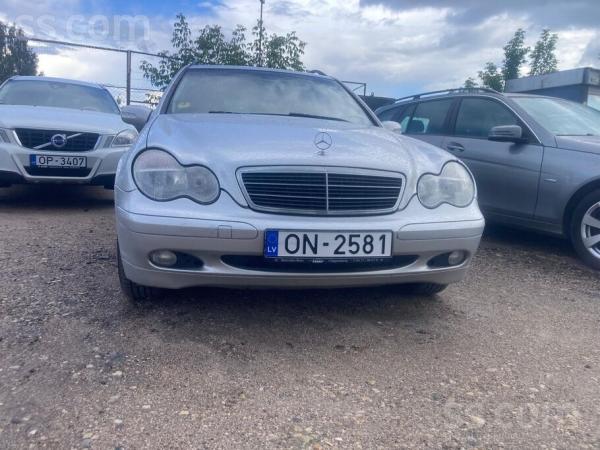 Pelēks Mercedes-Benz c-220 2004 Rīga, ar dzinēja tilpumu 2.20 L un nobraukumu 266 tūkst. km par 2850 €, foto 2 vietnē AUTOMOTO.COM.LV