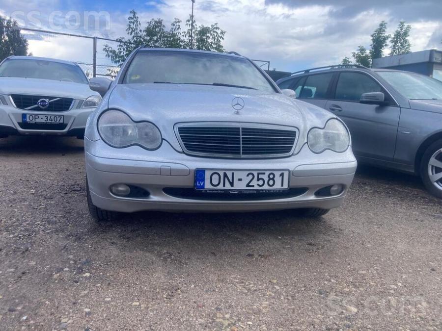 Pelēks Mercedes-Benz c-220 2004 Rīga, ar dzinēja tilpumu 2.20 L un nobraukumu 266 tūkst. km par 2850 €, foto 3 vietnē AUTOMOTO.COM.LV