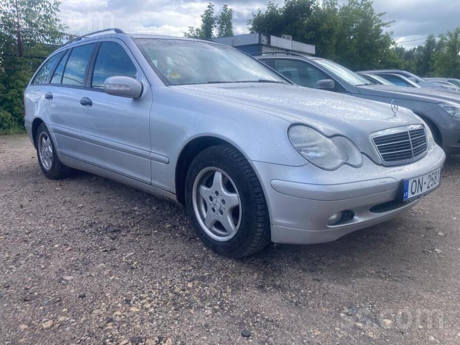 Pelēks Mercedes-Benz c-220 2004 Rīga, ar dzinēja tilpumu 2.20 L un nobraukumu 266 tūkst. km par 2850 €, foto 4 vietnē AUTOMOTO.COM.LV