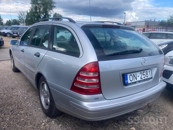 Pelēks Mercedes-Benz c-220 2004 Rīga, ar dzinēja tilpumu 2.20 L un nobraukumu 266 tūkst. km par 2850 €, foto 4 vietnē AUTOMOTO.COM.LV