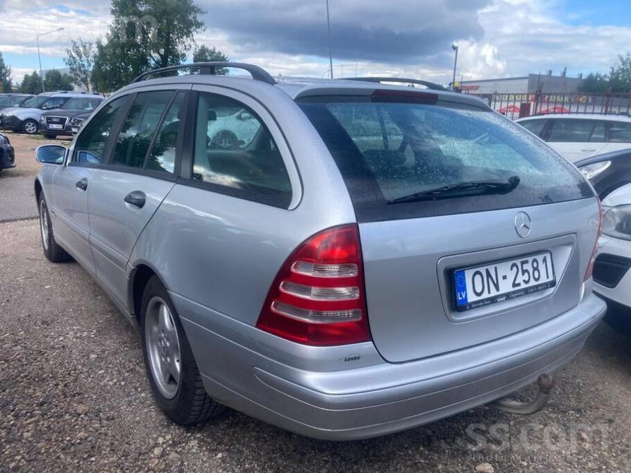 Pelēks Mercedes-Benz c-220 2004 Rīga, ar dzinēja tilpumu 2.20 L un nobraukumu 266 tūkst. km par 2850 €, foto 5 vietnē AUTOMOTO.COM.LV