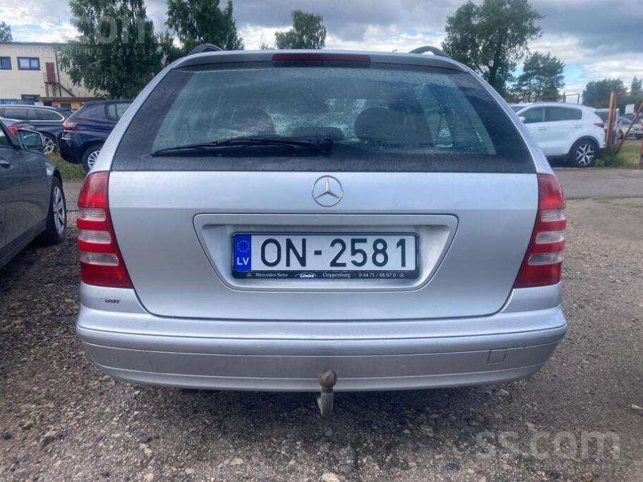 Pelēks Mercedes-Benz c-220 2004 Rīga, ar dzinēja tilpumu 2.20 L un nobraukumu 266 tūkst. km par 2850 €, foto 6 vietnē AUTOMOTO.COM.LV