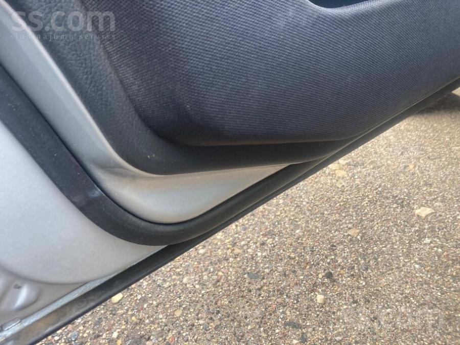 Pelēks Mercedes-Benz c-220 2004 Rīga, ar dzinēja tilpumu 2.20 L un nobraukumu 266 tūkst. km par 2850 €, foto 11 vietnē AUTOMOTO.COM.LV