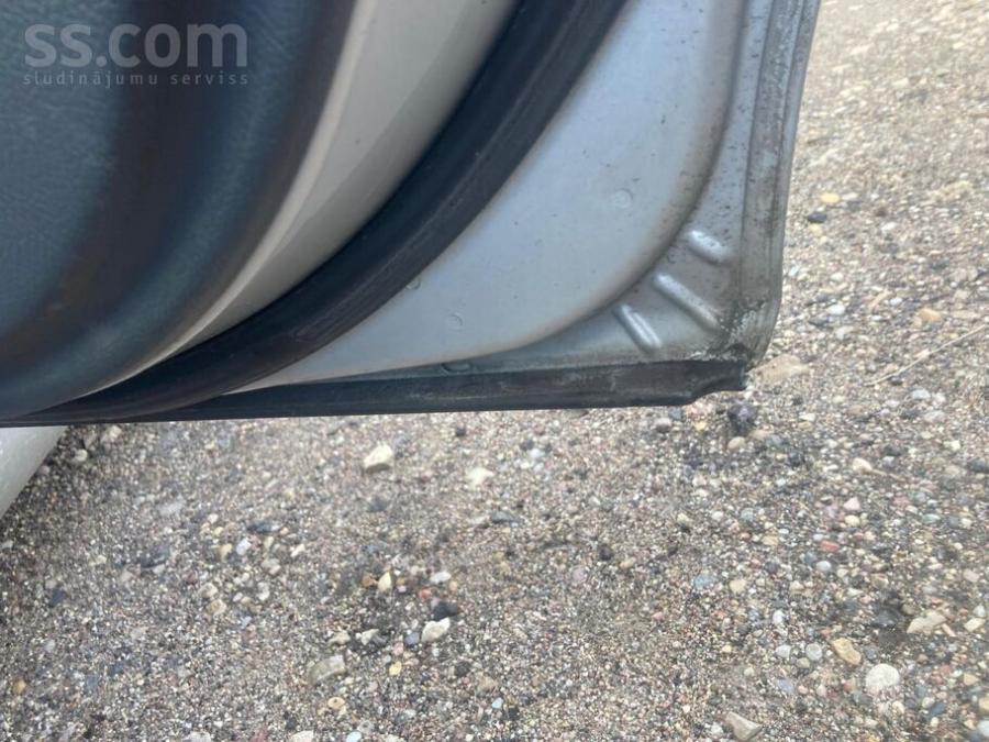 Pelēks Mercedes-Benz c-220 2004 Rīga, ar dzinēja tilpumu 2.20 L un nobraukumu 266 tūkst. km par 2850 €, foto 13 vietnē AUTOMOTO.COM.LV