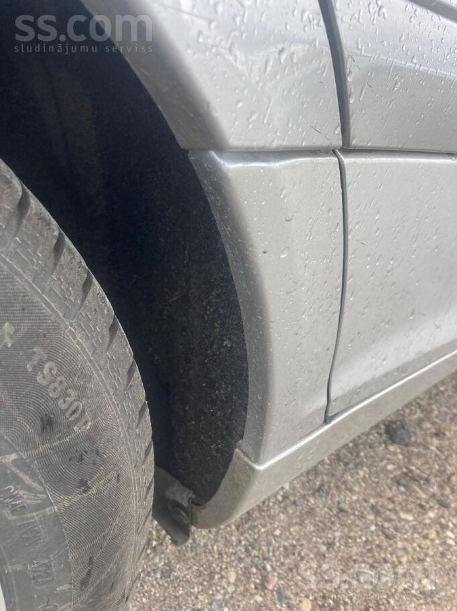 Pelēks Mercedes-Benz c-220 2004 Rīga, ar dzinēja tilpumu 2.20 L un nobraukumu 266 tūkst. km par 2850 €, foto 14 vietnē AUTOMOTO.COM.LV