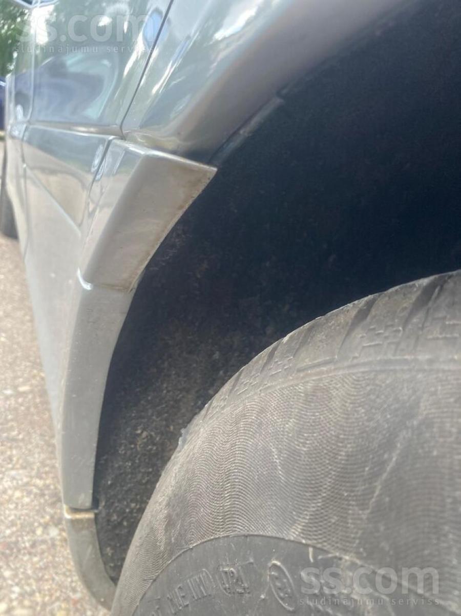 Pelēks Mercedes-Benz c-220 2004 Rīga, ar dzinēja tilpumu 2.20 L un nobraukumu 266 tūkst. km par 2850 €, foto 15 vietnē AUTOMOTO.COM.LV