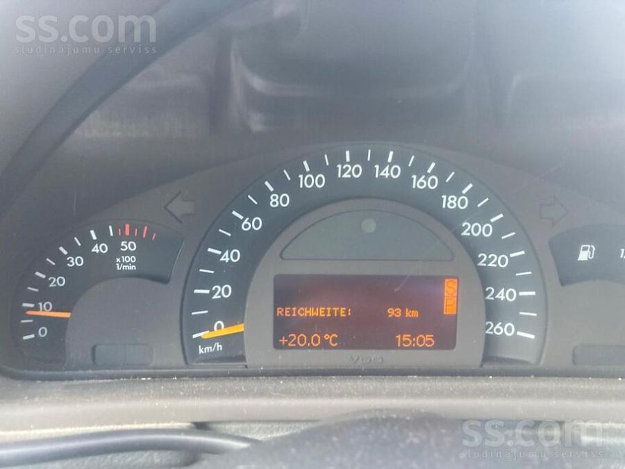 Pelēks Mercedes-Benz c-220 2004 Rīga, ar dzinēja tilpumu 2.20 L un nobraukumu 266 tūkst. km par 2850 €, foto 17 vietnē AUTOMOTO.COM.LV