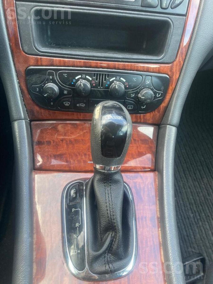 Pelēks Mercedes-Benz c-220 2004 Rīga, ar dzinēja tilpumu 2.20 L un nobraukumu 266 tūkst. km par 2850 €, foto 19 vietnē AUTOMOTO.COM.LV