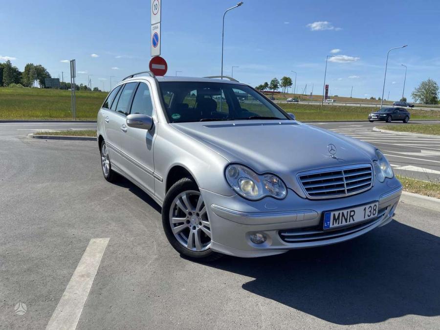 Grey Mercedes-Benz c-220 2004 in Elektrenai, with an engine capacity of 2.20 L and mileage of 3 thousand km for 1400 €, photo 1 on AUTOMOTO.COM.LV