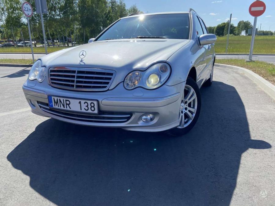 Grey Mercedes-Benz c-220 2004 in Elektrenai, with an engine capacity of 2.20 L and mileage of 3 thousand km for 1400 €, photo 3 on AUTOMOTO.COM.LV