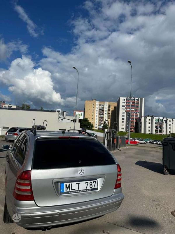 Grey Mercedes-Benz c-220 2004 in Jonava, with an engine capacity of 2.20 L and mileage of 357 thousand km for 1350 €, photo 1 on AUTOMOTO.COM.LV