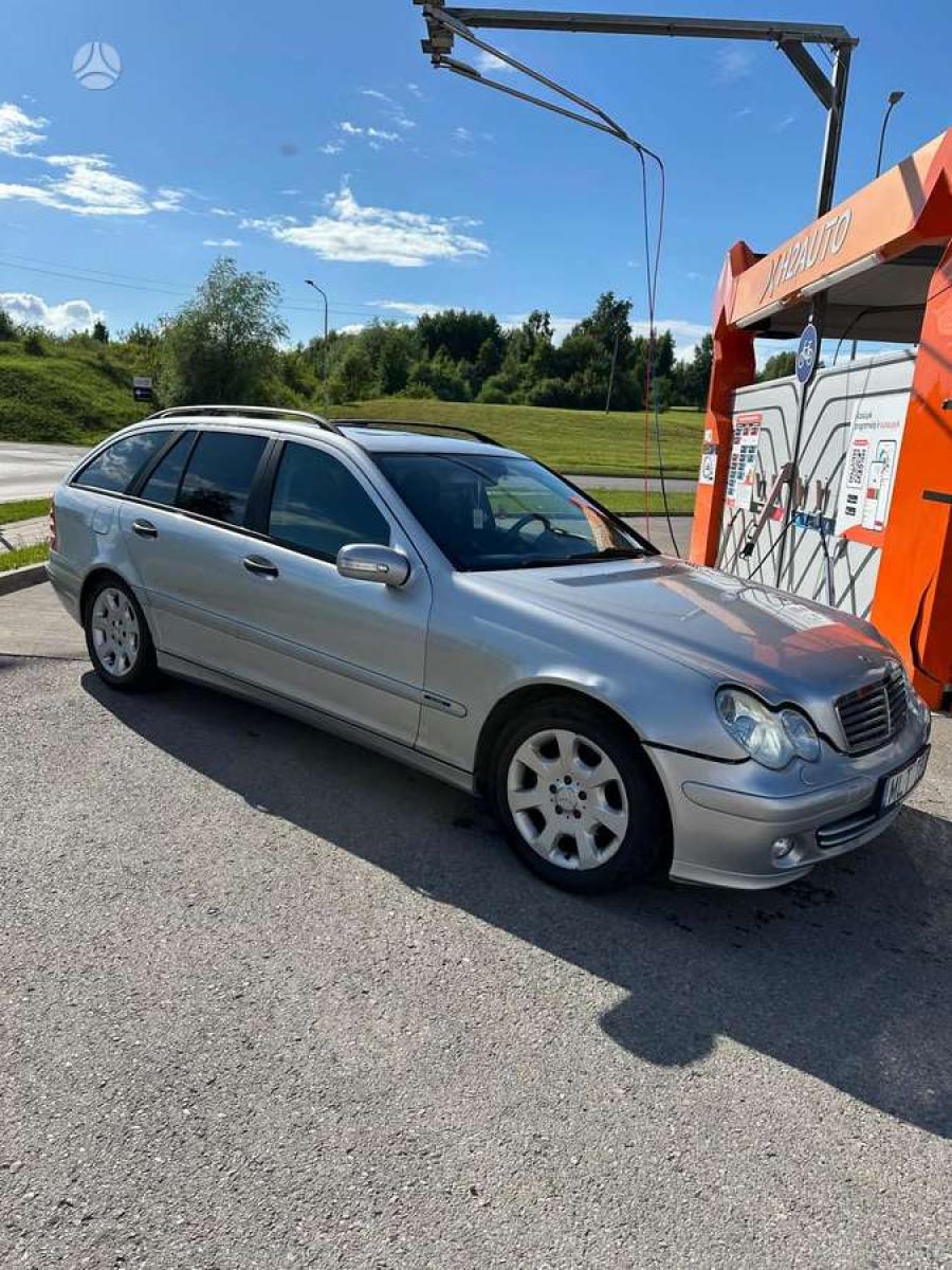 Pelēks Mercedes-Benz c-220 2004 Jonava, ar dzinēja tilpumu 2.20 L un nobraukumu 357 tūkst. km par 1350 €, foto 3 vietnē AUTOMOTO.COM.LV