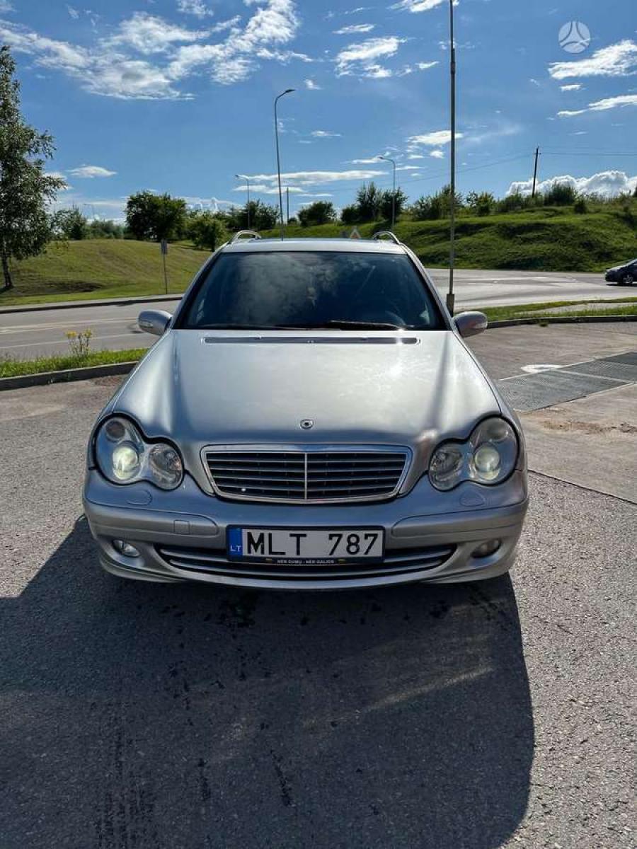 Pelēks Mercedes-Benz c-220 2004 Jonava, ar dzinēja tilpumu 2.20 L un nobraukumu 357 tūkst. km par 1350 €, foto 4 vietnē AUTOMOTO.COM.LV