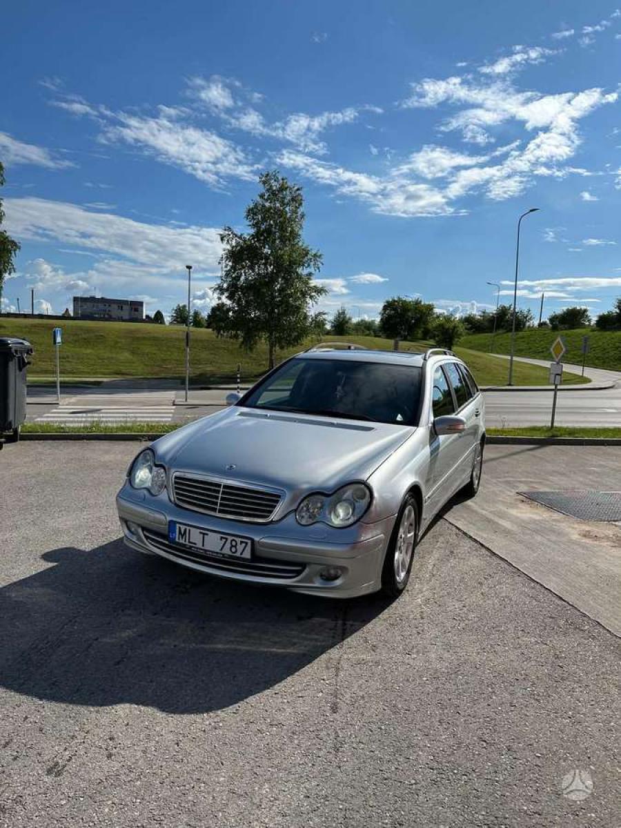 Pelēks Mercedes-Benz c-220 2004 Jonava, ar dzinēja tilpumu 2.20 L un nobraukumu 357 tūkst. km par 1350 €, foto 5 vietnē AUTOMOTO.COM.LV