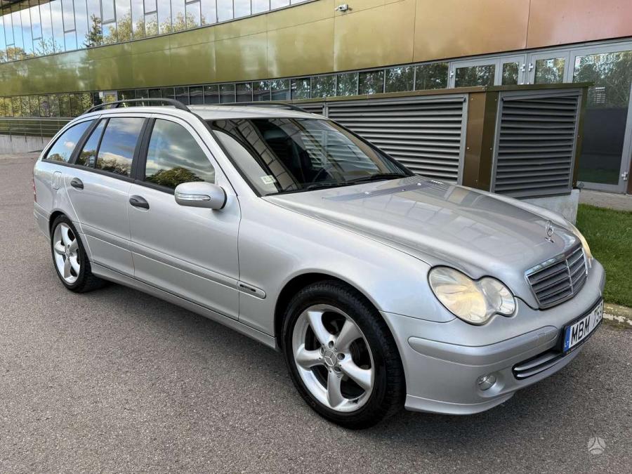 Grey Mercedes-Benz c-220 2005 in Vilnius, with an engine capacity of 2.00 L and mileage of 345 thousand km for 2450 €, photo 1 on AUTOMOTO.COM.LV