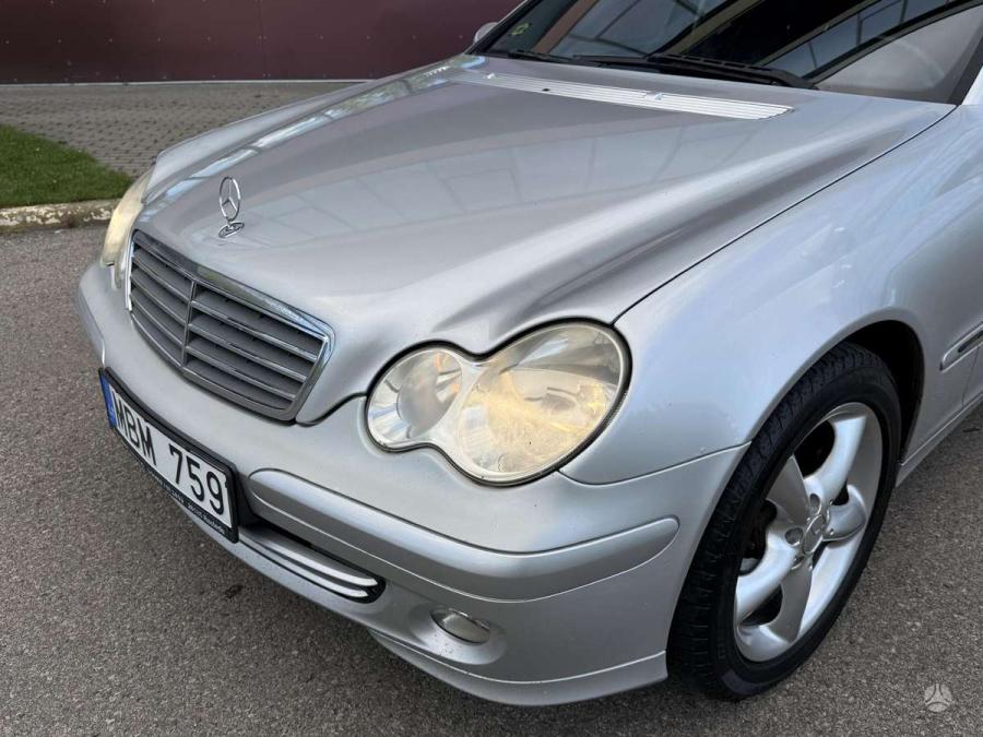 Grey Mercedes-Benz c-220 2005 in Vilnius, with an engine capacity of 2.00 L and mileage of 345 thousand km for 2450 €, photo 3 on AUTOMOTO.COM.LV