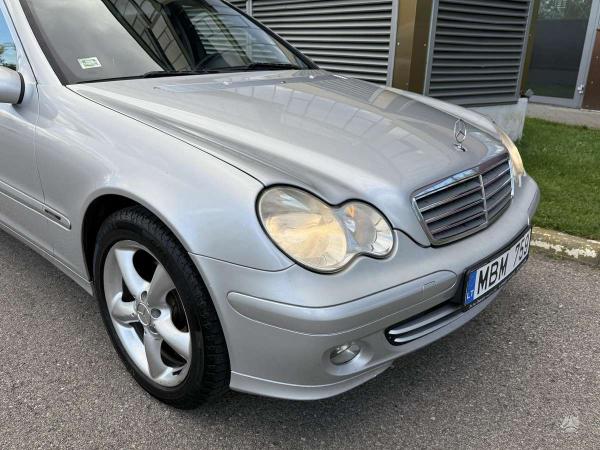 Pelēks Mercedes-Benz c-220 2005 Viļņa, ar dzinēja tilpumu 2.00 L un nobraukumu 345 tūkst. km par 2450 €, foto 7 vietnē AUTOMOTO.COM.LV