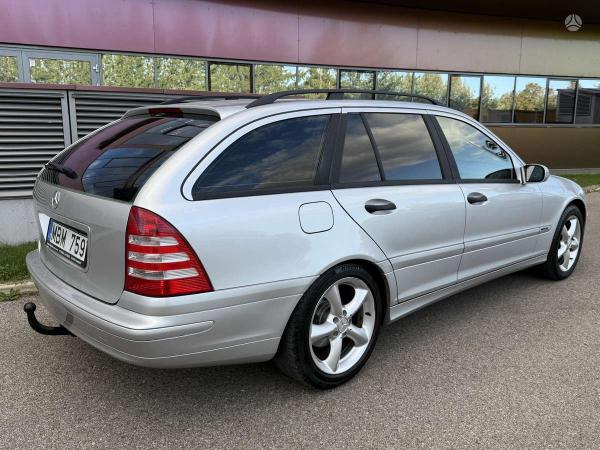 Pelēks Mercedes-Benz c-220 2005 Viļņa, ar dzinēja tilpumu 2.00 L un nobraukumu 345 tūkst. km par 2450 €, foto 9 vietnē AUTOMOTO.COM.LV