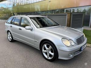Grey Mercedes-Benz c-220 2005 in Vilnius, with an engine capacity of 2.00 L and mileage of 345 thousand km for 2100 €, photo 2 on AUTOMOTO.COM.LV