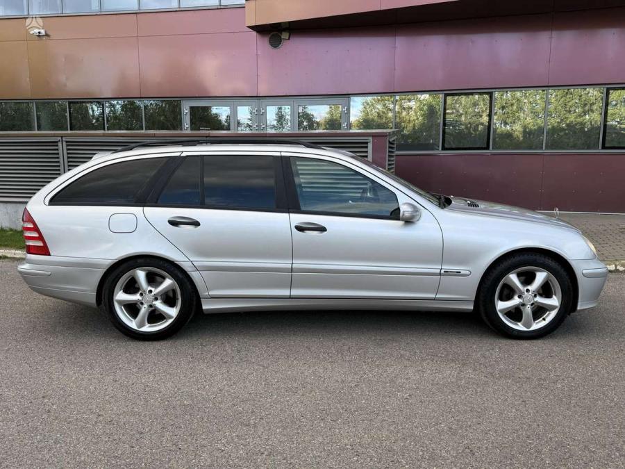 Grey Mercedes-Benz c-220 2005 in Vilnius, with an engine capacity of 2.00 L and mileage of 345 thousand km for 2100 €, photo 8 on AUTOMOTO.COM.LV