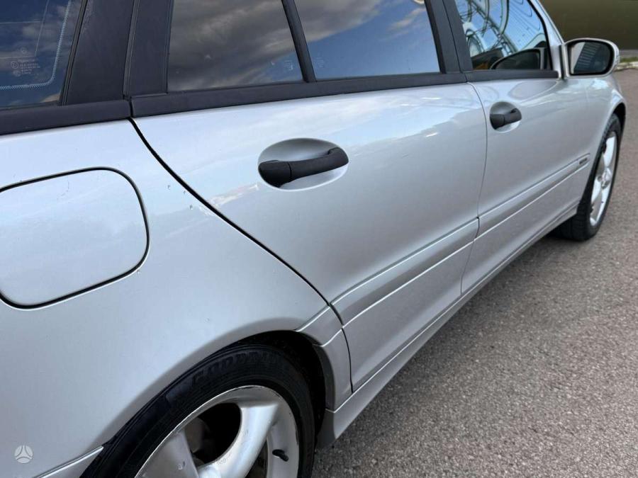 Grey Mercedes-Benz c-220 2005 in Vilnius, with an engine capacity of 2.00 L and mileage of 345 thousand km for 2100 €, photo 11 on AUTOMOTO.COM.LV