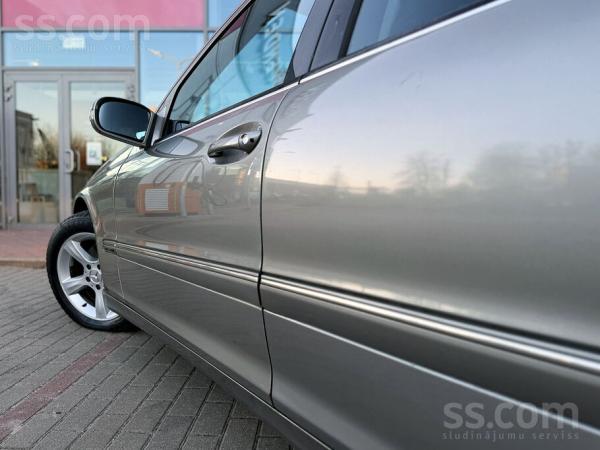 Grey Mercedes-Benz c-220 2005 in Riga, with an engine capacity of 2.20 L and mileage of 345 thousand km for 2750 €, photo 4 on AUTOMOTO.COM.LV