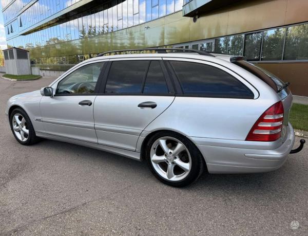 Grey Mercedes-Benz c-220 2005 in Vilnius, with an engine capacity of 2.20 L and mileage of 345 thousand km for 2100 €, photo 5 on AUTOMOTO.COM.LV