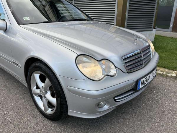 Grey Mercedes-Benz c-220 2005 in Vilnius, with an engine capacity of 2.20 L and mileage of 345 thousand km for 2100 €, photo 7 on AUTOMOTO.COM.LV