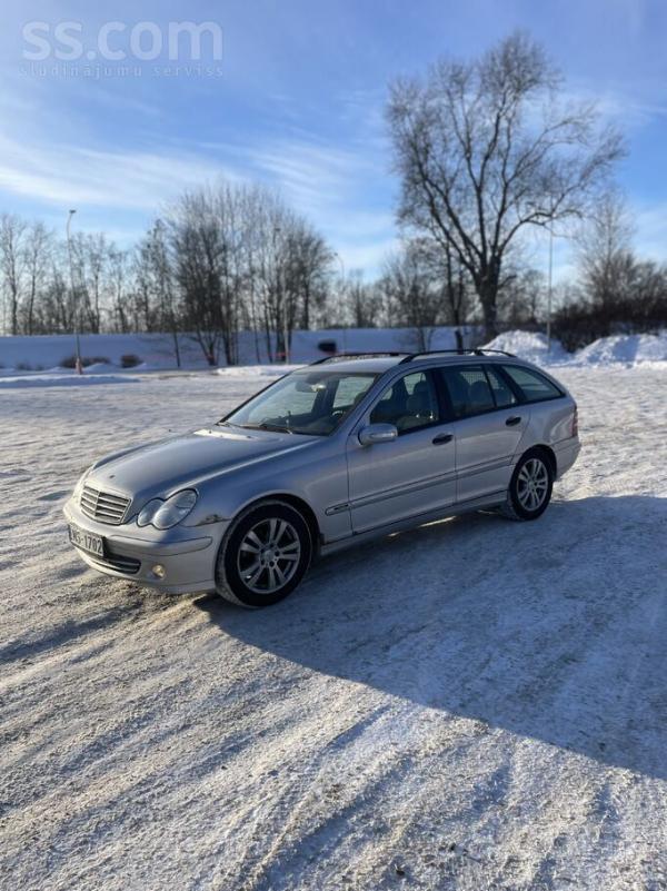 Grey Mercedes-Benz c-220 2005 in Jekabpils, with an engine capacity of 2.20 L and mileage of 364 thousand km for 1550 €, photo 2 on AUTOMOTO.COM.LV