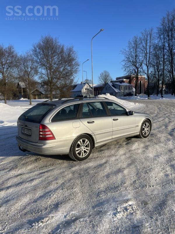 Grey Mercedes-Benz c-220 2005 in Jekabpils, with an engine capacity of 2.20 L and mileage of 364 thousand km for 1550 €, photo 4 on AUTOMOTO.COM.LV