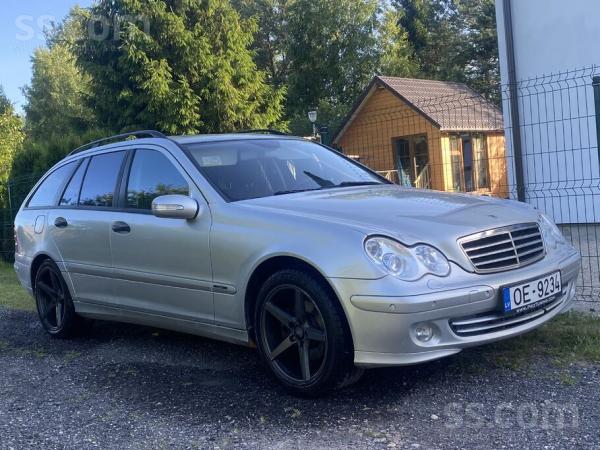 Grey Mercedes-Benz c-220 2005 in Riga, with an engine capacity of 2.20 L and mileage of 335 thousand km for 2100 €, photo 4 on AUTOMOTO.COM.LV