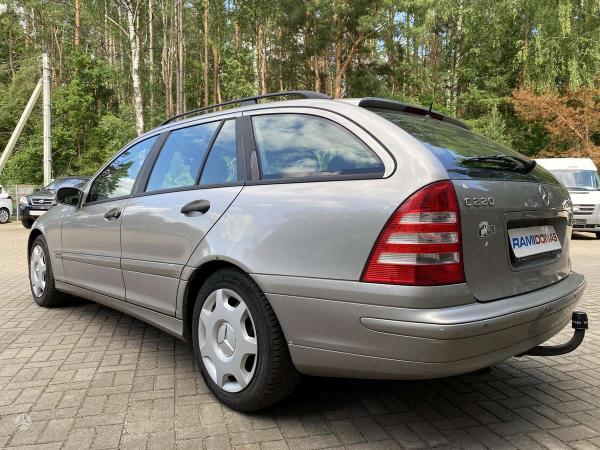 Серый Мерседес Ц 220 2005 в Ионава, объемом двигателя 2.15 л и пробегом 333 тыс. км за 1400 €, фото 4 на AUTOMOTO.COM.LV