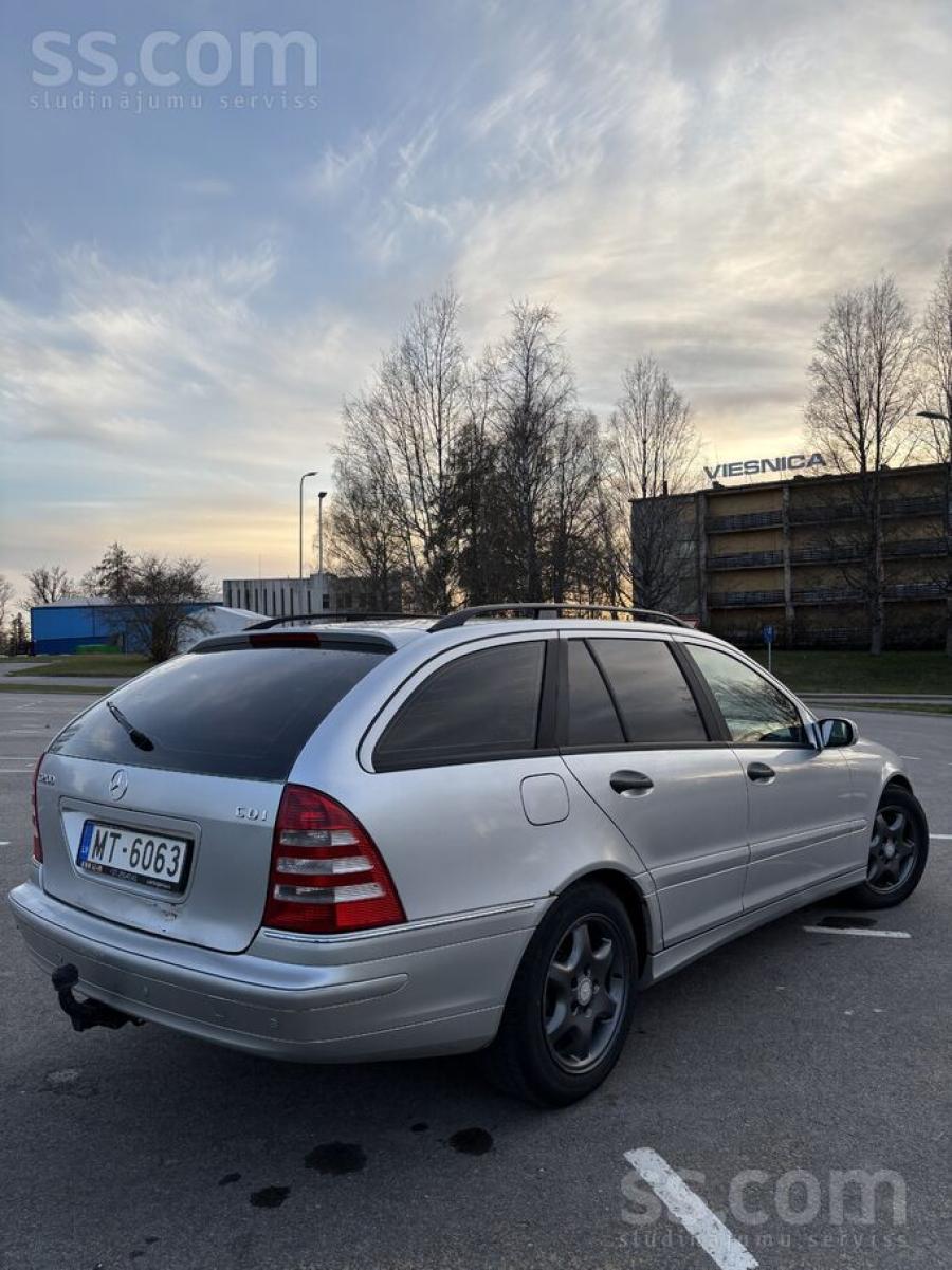 Grey Mercedes-Benz c-220 2005 in Cesis, with an engine capacity of 2.20 L and mileage of 416 thousand km for 650 €, photo 3 on AUTOMOTO.COM.LV