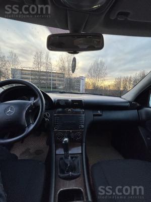 Grey Mercedes-Benz c-220 2005 in Cesis, with an engine capacity of 2.20 L and mileage of 416 thousand km for 650 €, photo 6 on AUTOMOTO.COM.LV