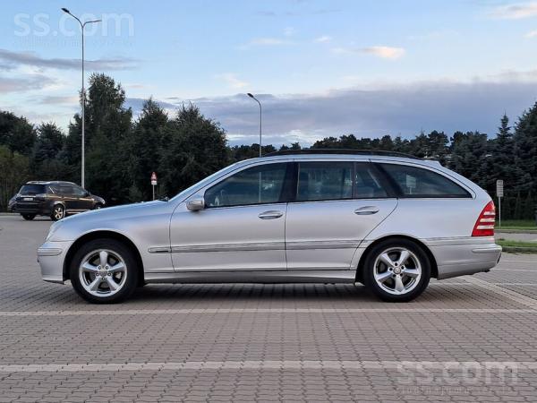 Серый Мерседес Ц 220 2005 в Рига, объемом двигателя 2.20 л и пробегом 361 тыс. км за 2500 €, фото 1 на AUTOMOTO.COM.LV
