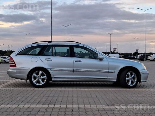 Серый Мерседес Ц 220 2005 в Рига, объемом двигателя 2.20 л и пробегом 361 тыс. км за 2500 €, фото 2 на AUTOMOTO.COM.LV