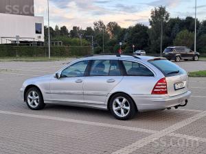 Pelēks Mercedes-Benz c-220 2005 Rīga, ar dzinēja tilpumu 2.20 L un nobraukumu 361 tūkst. km par 2500 €, foto 4 vietnē AUTOMOTO.COM.LV