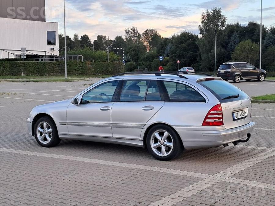 Pelēks Mercedes-Benz c-220 2005 Rīga, ar dzinēja tilpumu 2.20 L un nobraukumu 361 tūkst. km par 2500 €, foto 4 vietnē AUTOMOTO.COM.LV