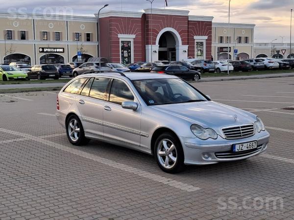 Серый Мерседес Ц 220 2005 в Рига, объемом двигателя 2.20 л и пробегом 361 тыс. км за 2500 €, фото 4 на AUTOMOTO.COM.LV
