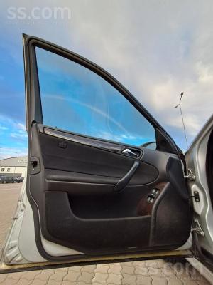 Pelēks Mercedes-Benz c-220 2005 Rīga, ar dzinēja tilpumu 2.20 L un nobraukumu 361 tūkst. km par 2500 €, foto 7 vietnē AUTOMOTO.COM.LV
