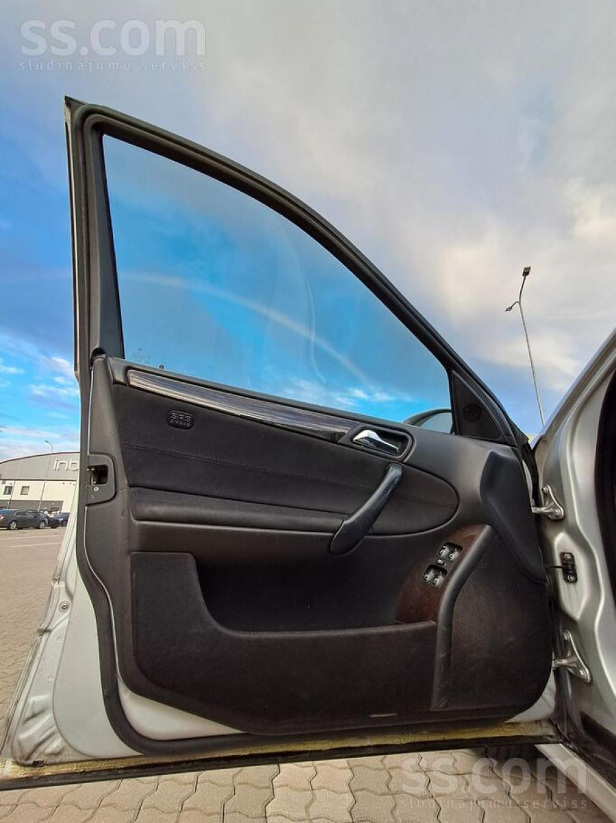 Pelēks Mercedes-Benz c-220 2005 Rīga, ar dzinēja tilpumu 2.20 L un nobraukumu 361 tūkst. km par 2500 €, foto 7 vietnē AUTOMOTO.COM.LV