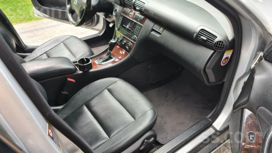 Pelēks Mercedes-Benz c-220 2005 Rīga, ar dzinēja tilpumu 2.20 L un nobraukumu 361 tūkst. km par 2500 €, foto 13 vietnē AUTOMOTO.COM.LV