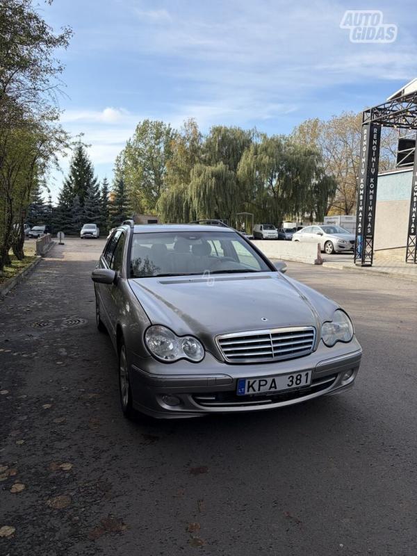 Mercedes-Benz c-220 2005 in Klaipeda on AUTOMOTO.COM.LV Grey Mercedes-Benz c-220 2005 in Klaipeda, with an engine capacity of 2.20 L and mileage of 650 thousand km for 1400 €, photo 1 on AUTOMOTO.COM.LV