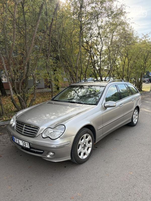 Mercedes-Benz c-220 2005 in Klaipeda on AUTOMOTO.COM.LV Grey Mercedes-Benz c-220 2005 in Klaipeda, with an engine capacity of 2.20 L and mileage of 650 thousand km for 1400 €, photo 5 on AUTOMOTO.COM.LV