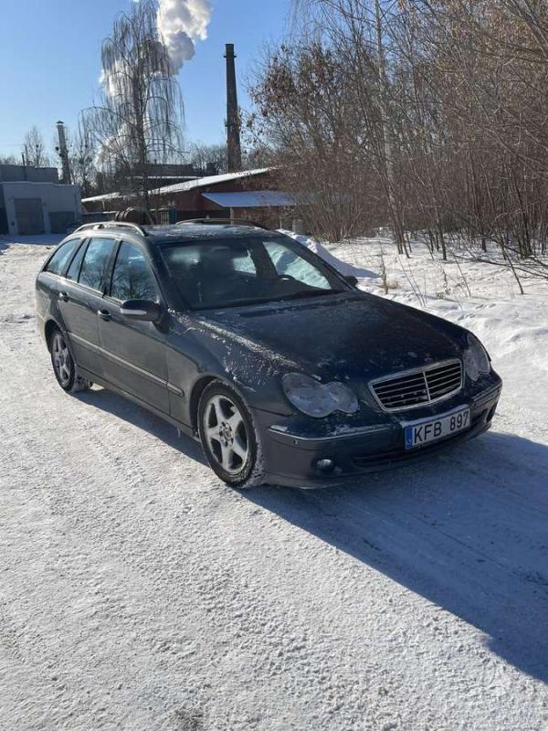 Pelēks Mercedes-Benz c-220 2006 Kauņa, ar dzinēja tilpumu 2.15 L un nobraukumu 243 tūkst. km par 1450 €, foto 3 vietnē AUTOMOTO.COM.LV