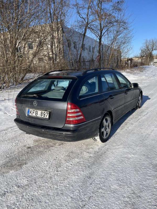 Pelēks Mercedes-Benz c-220 2006 Kauņa, ar dzinēja tilpumu 2.15 L un nobraukumu 243 tūkst. km par 1450 €, foto 4 vietnē AUTOMOTO.COM.LV