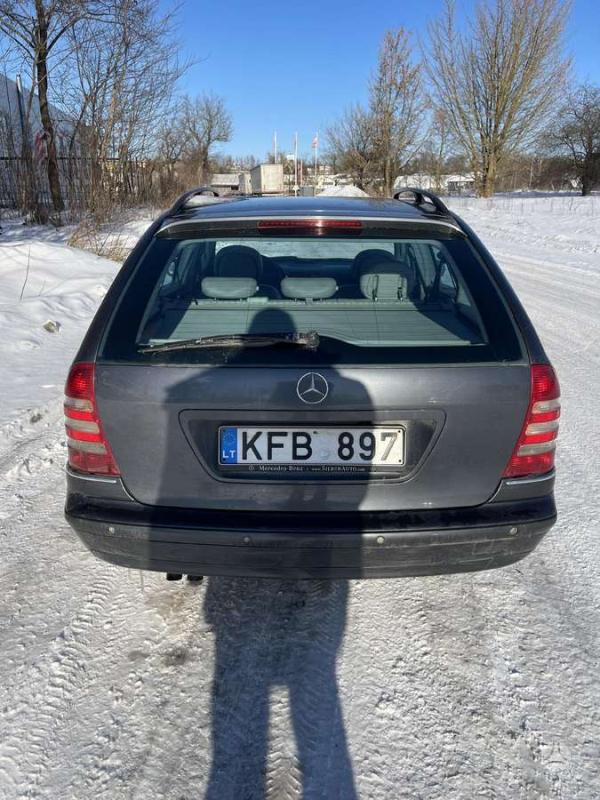 Pelēks Mercedes-Benz c-220 2006 Kauņa, ar dzinēja tilpumu 2.15 L un nobraukumu 243 tūkst. km par 1450 €, foto 5 vietnē AUTOMOTO.COM.LV