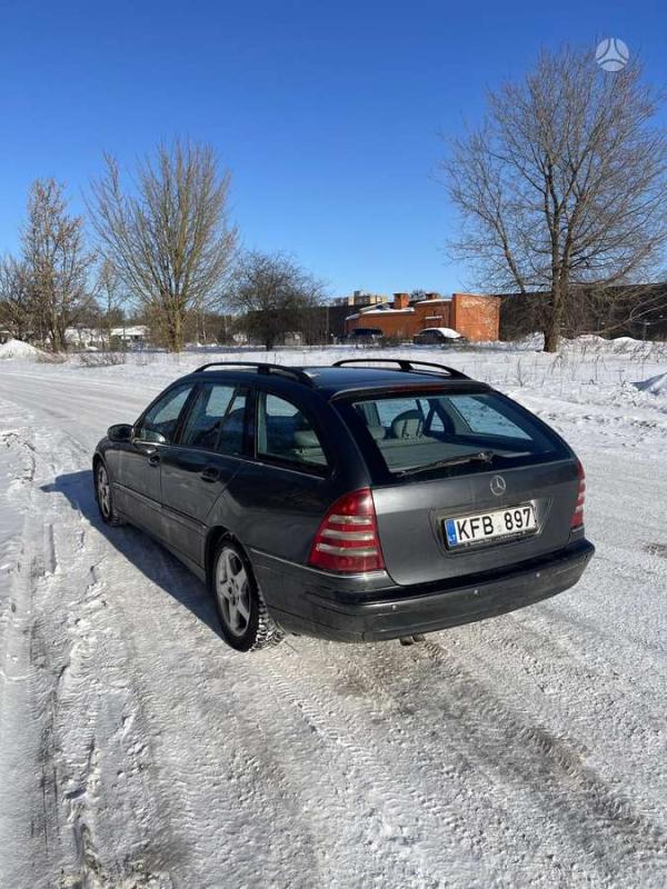 Pelēks Mercedes-Benz c-220 2006 Kauņa, ar dzinēja tilpumu 2.15 L un nobraukumu 243 tūkst. km par 1450 €, foto 6 vietnē AUTOMOTO.COM.LV