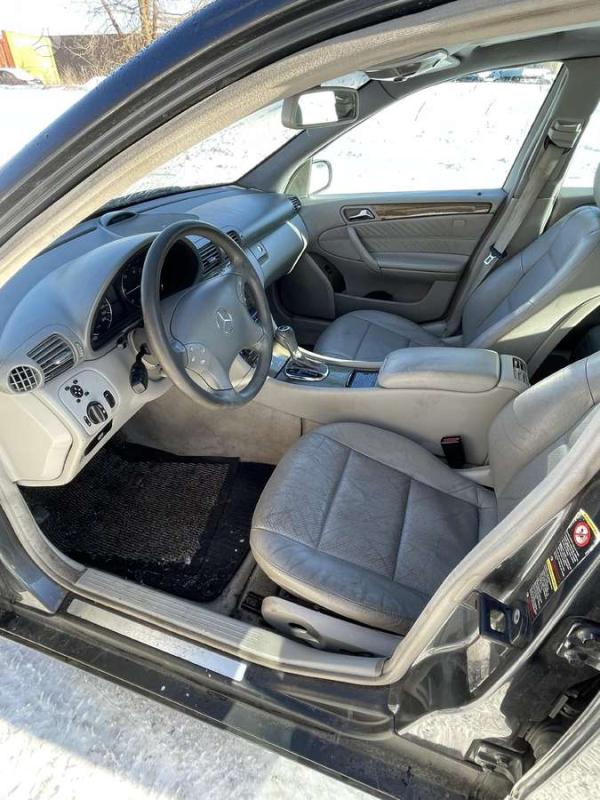 Pelēks Mercedes-Benz c-220 2006 Kauņa, ar dzinēja tilpumu 2.15 L un nobraukumu 243 tūkst. km par 1450 €, foto 9 vietnē AUTOMOTO.COM.LV